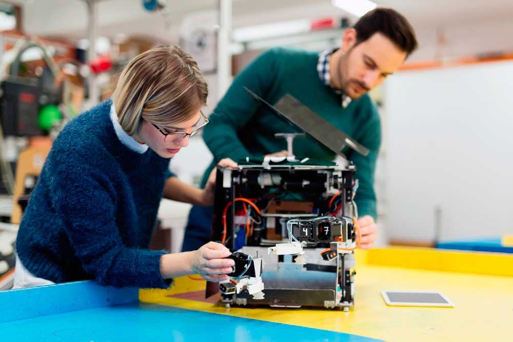 7 Types of Robotics Software to Improve Design & Function